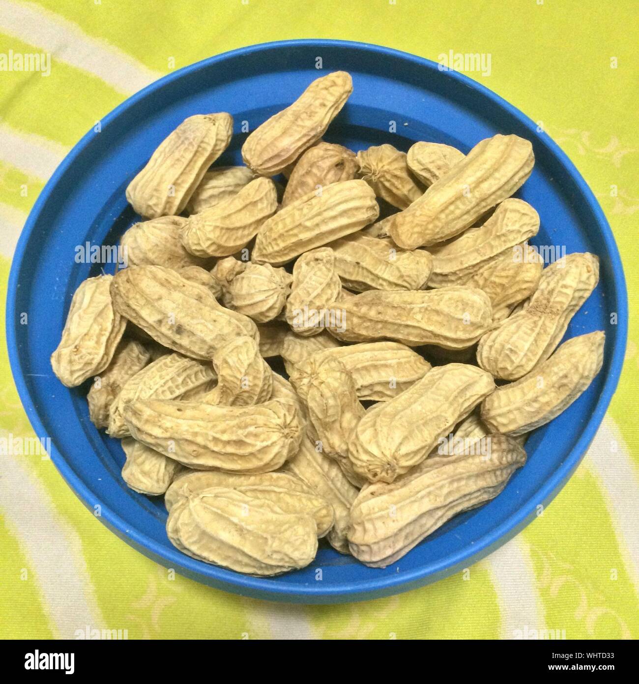 Group of groundnuts hi-res stock photography and images - Alamy