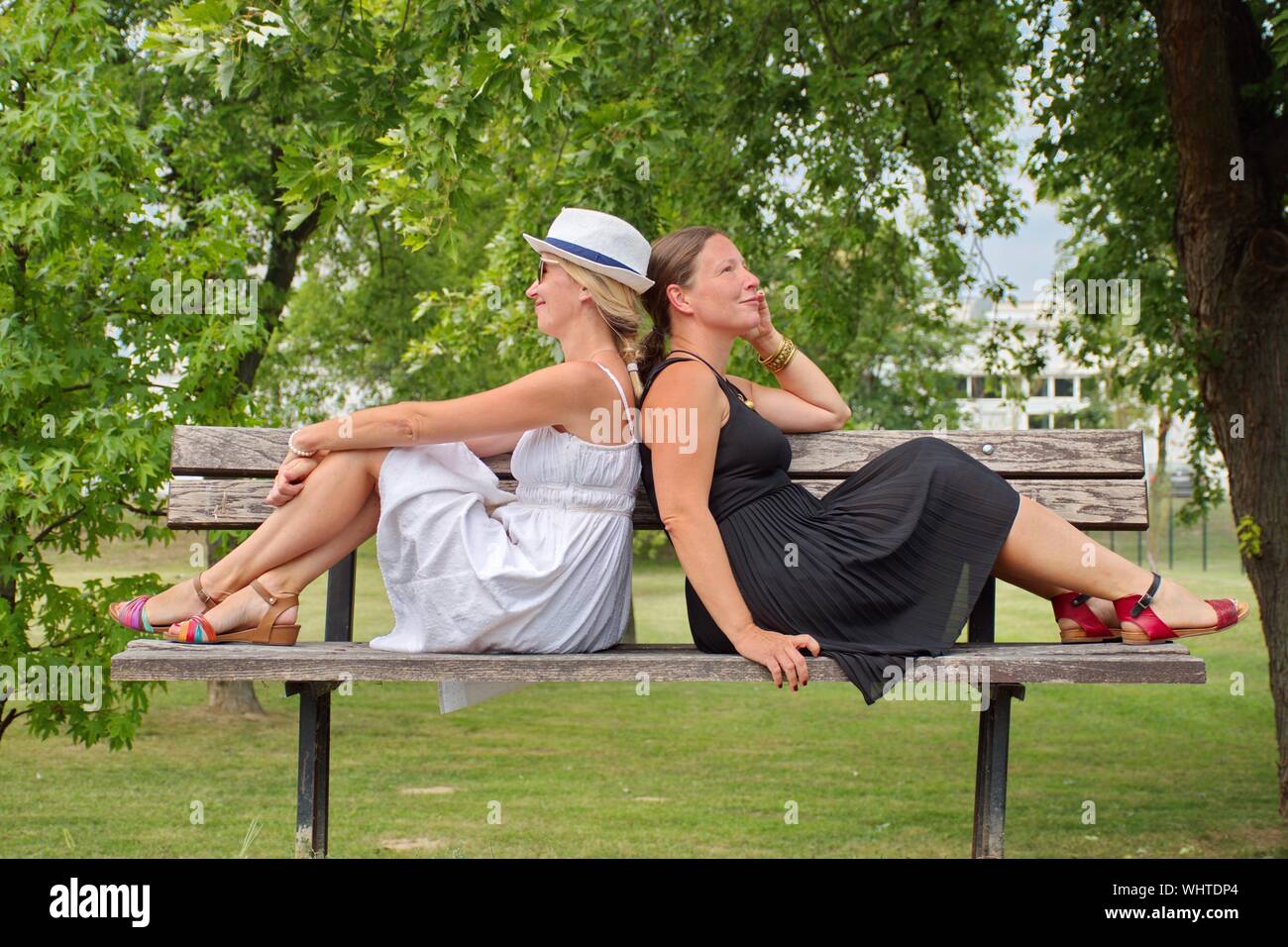 Two young women in park hi-res stock photography and images - Alamy