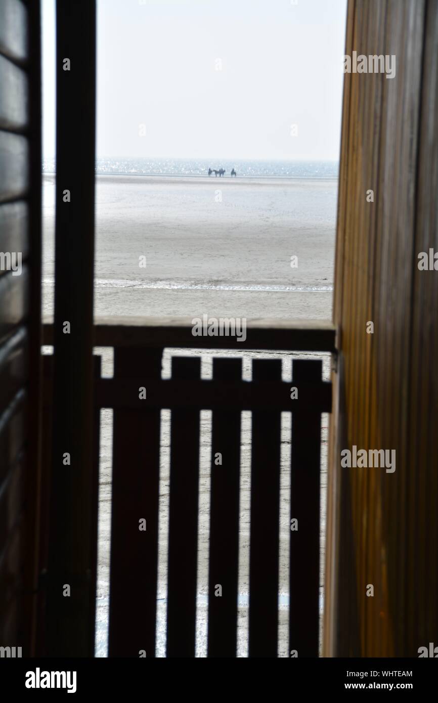 Beach view through window hi-res stock photography and images - Alamy