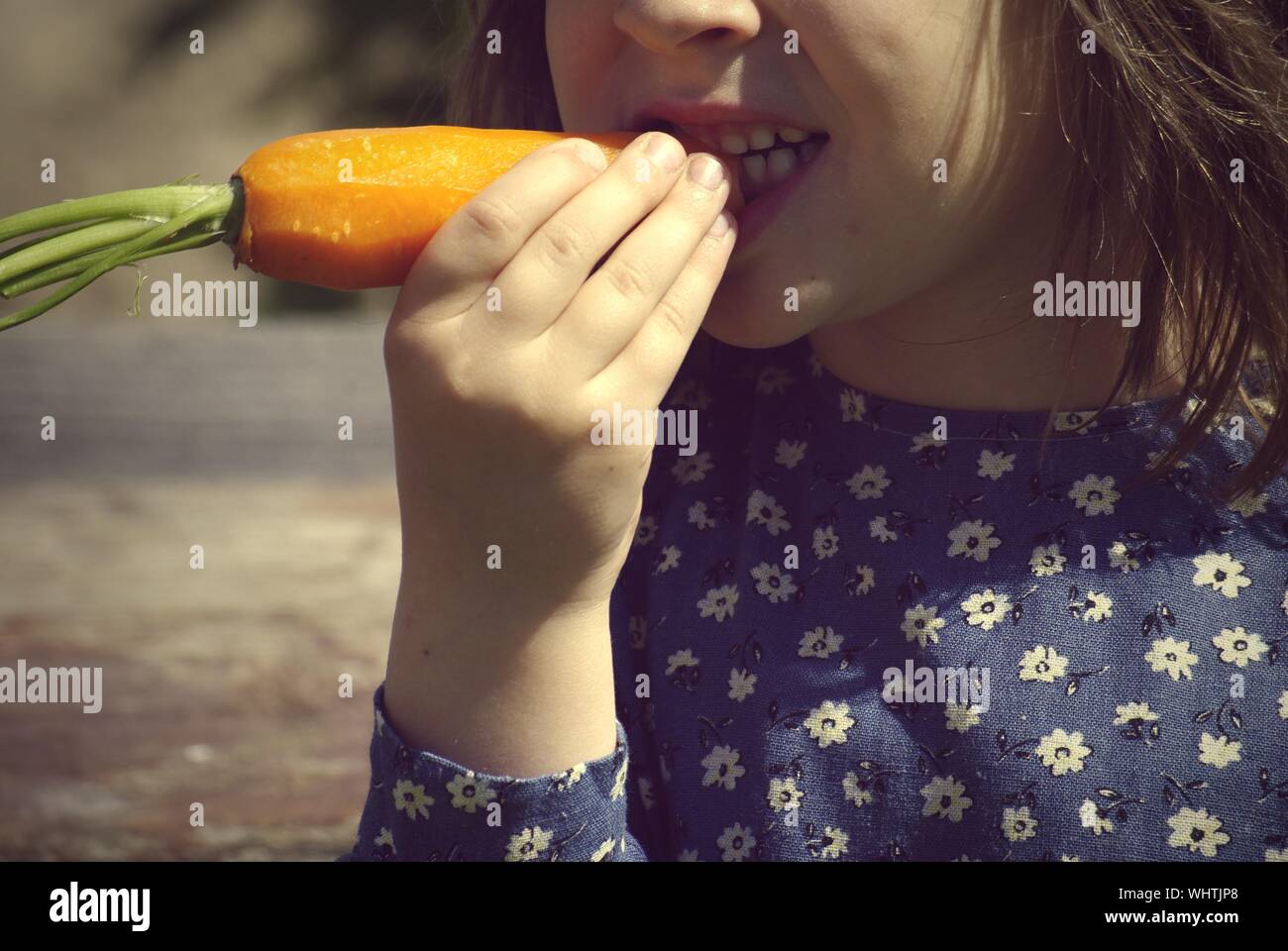Child healthy eating carrot hi-res stock photography and images - Alamy