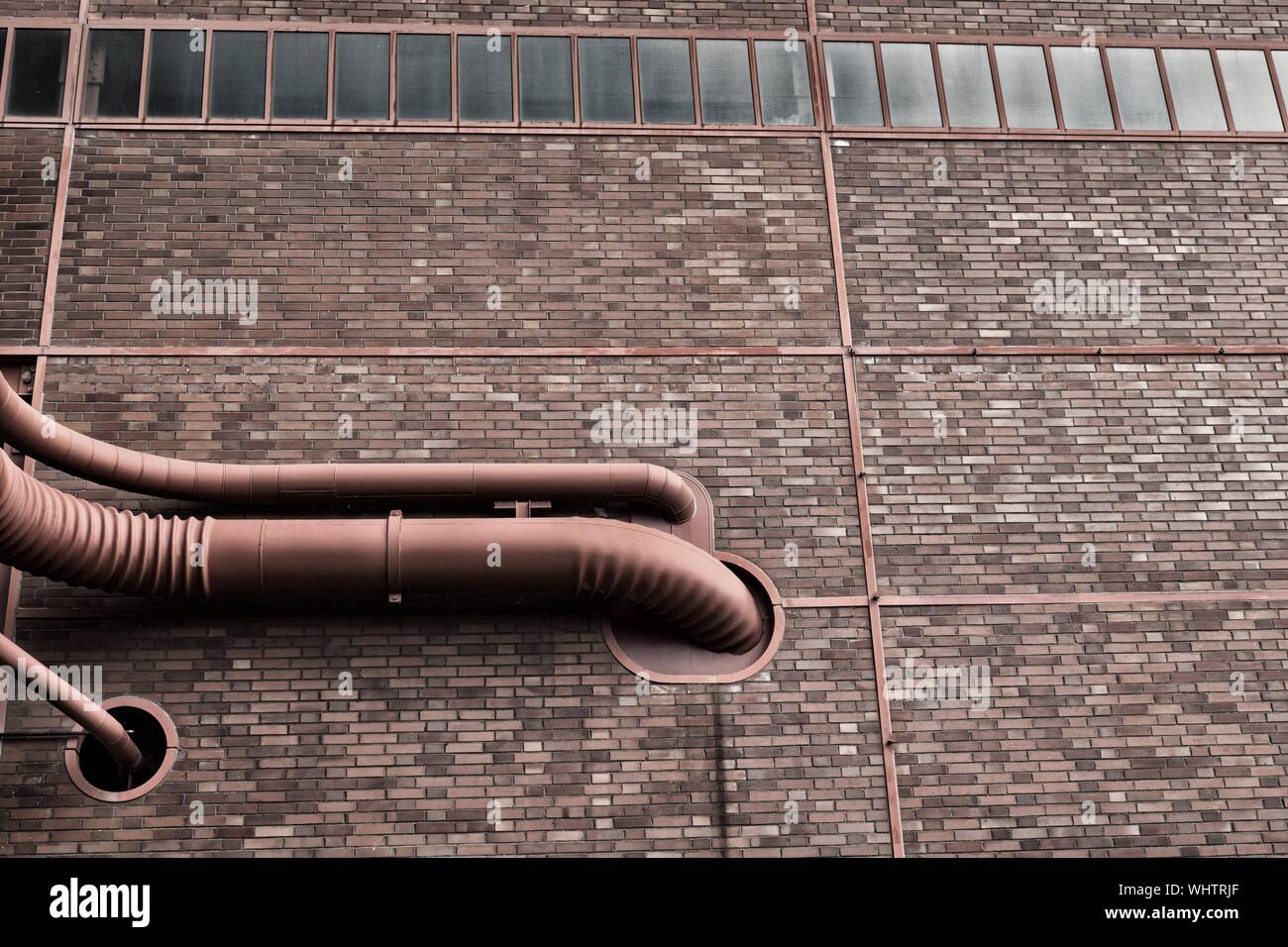 Exterior industrial factory building pipes hi-res stock photography and ...