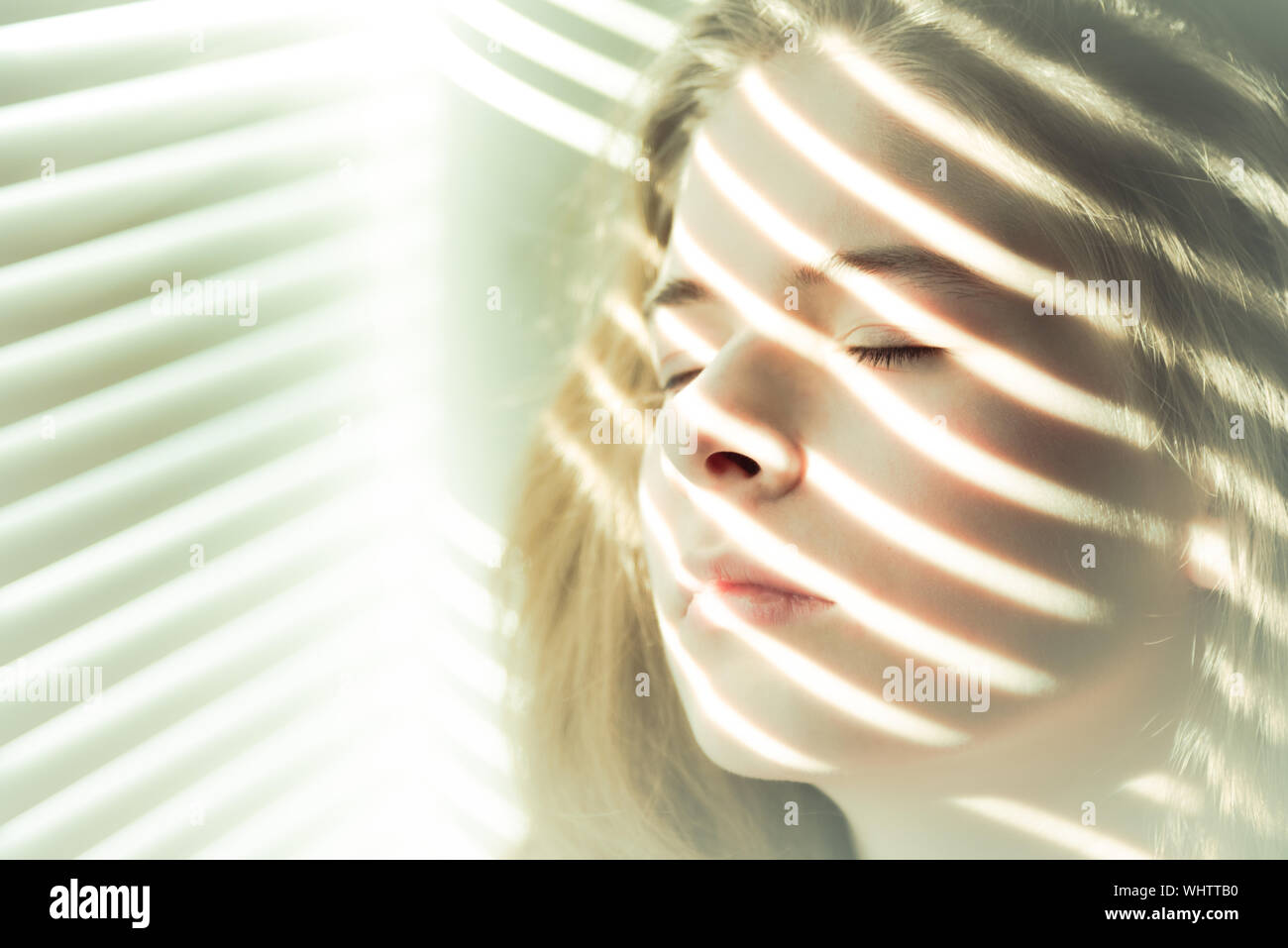 Sunlight sunshine bright highlight hi-res stock photography and images ...