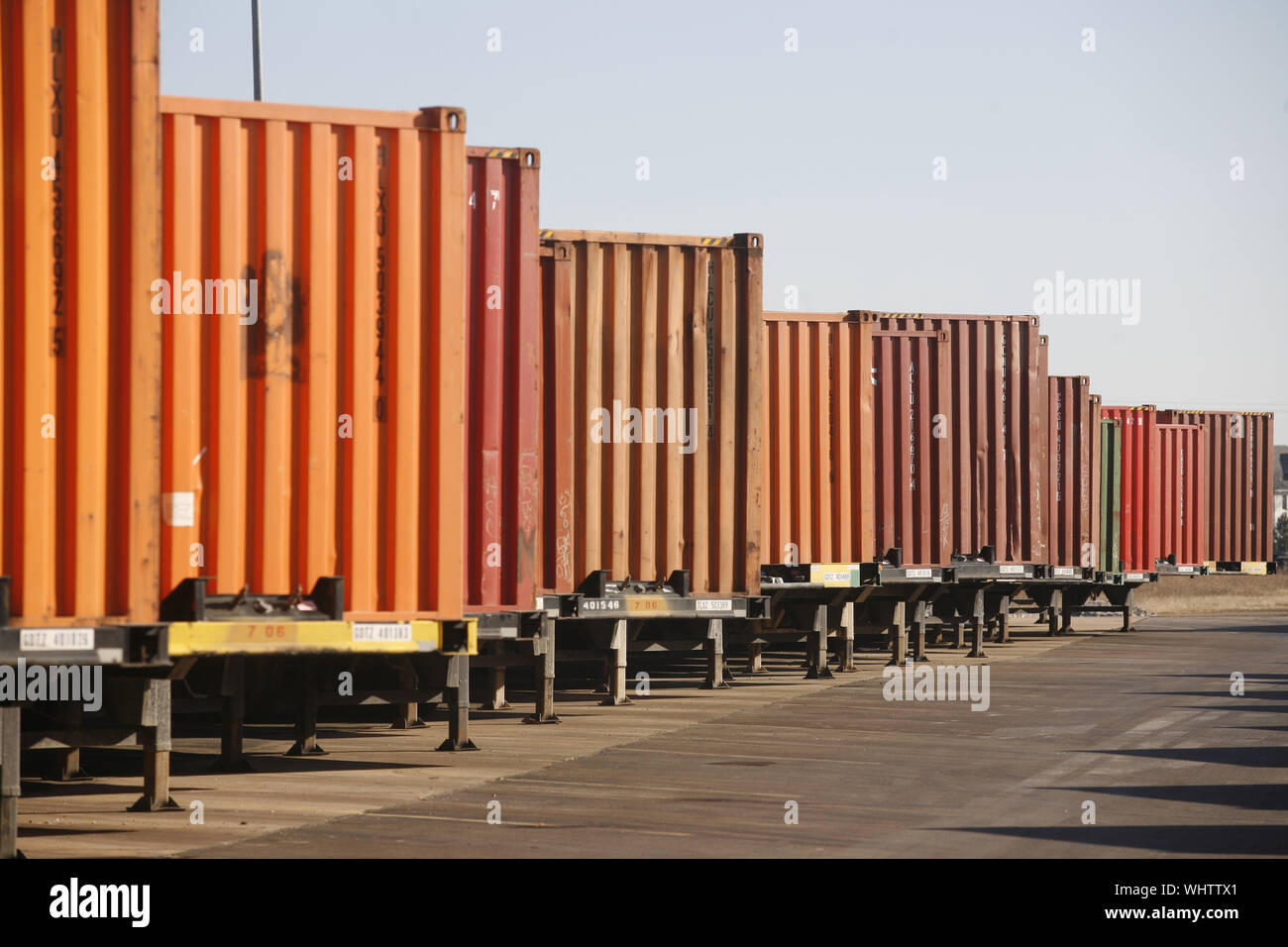 Row shipping containers hi-res stock photography and images - Alamy
