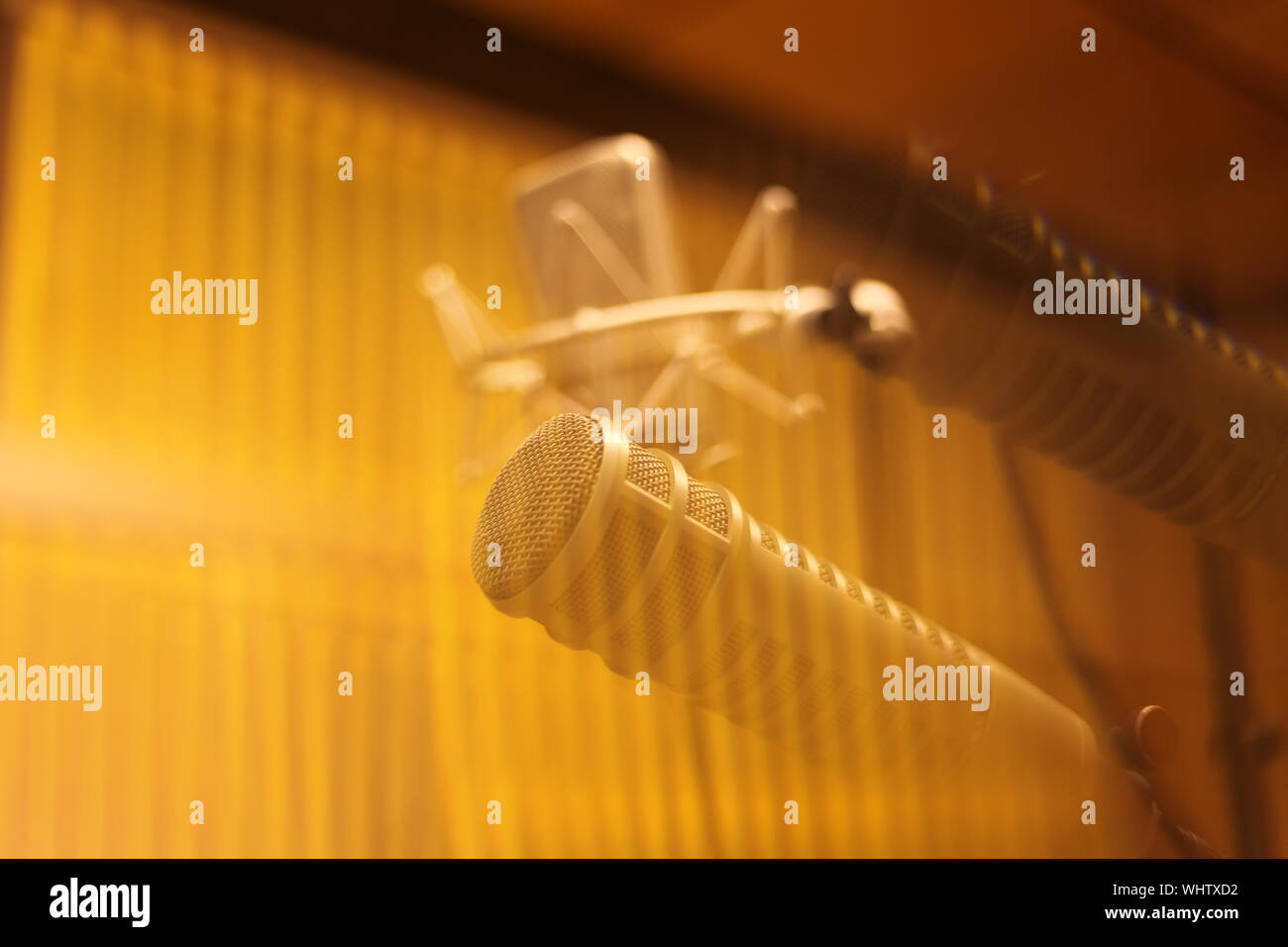 Reflection microphones hi-res stock photography and images - Alamy
