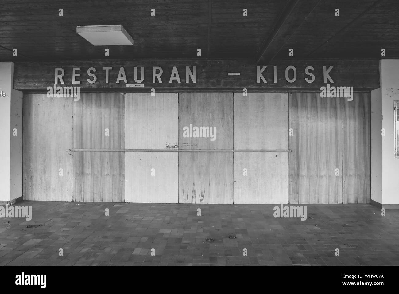 Run down exterior Black and White Stock Photos & Images - Alamy