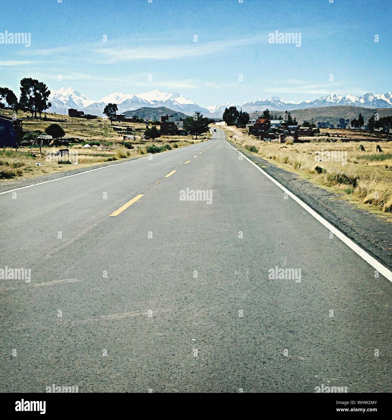 Long straight country road hi-res stock photography and images - Alamy