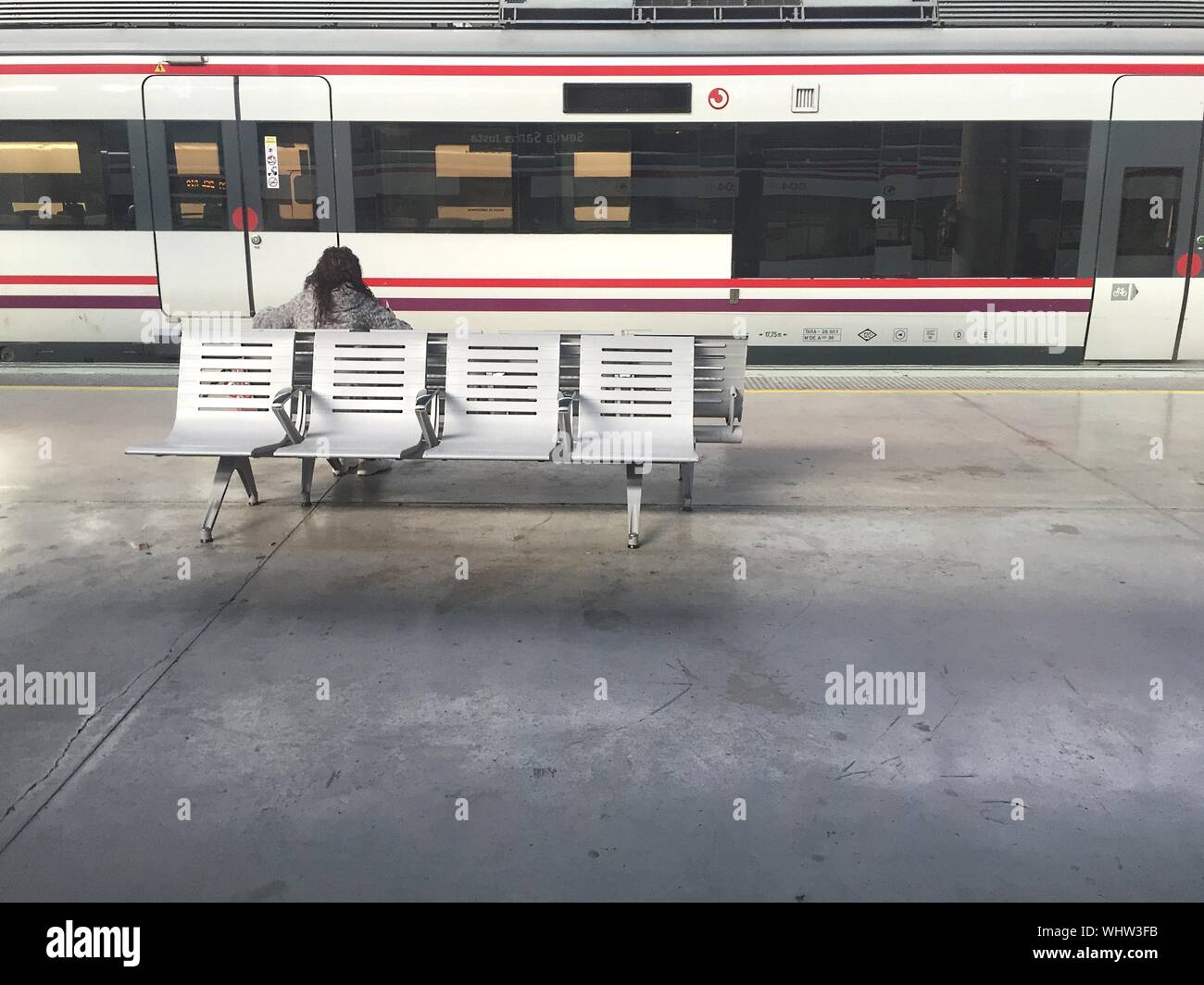 Bench train station hi-res stock photography and images - Alamy