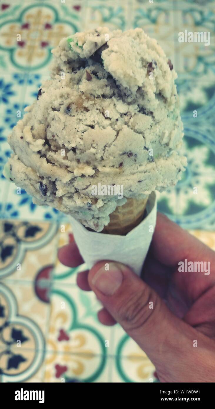 Man holding ice cream cone hi-res stock photography and images - Alamy
