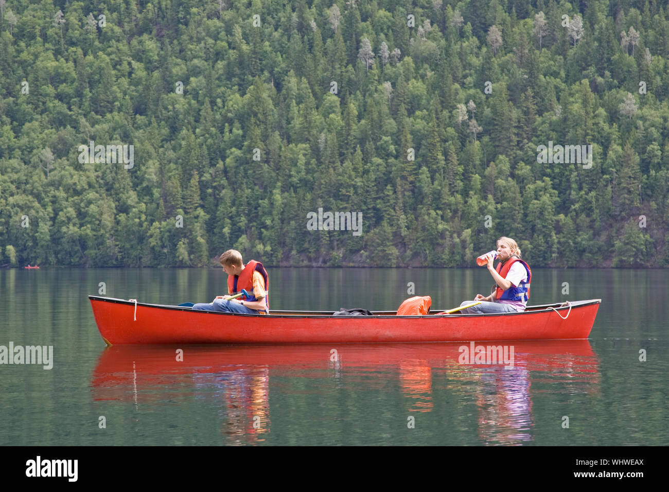 Family lake sailing hi-res stock photography and images - Alamy