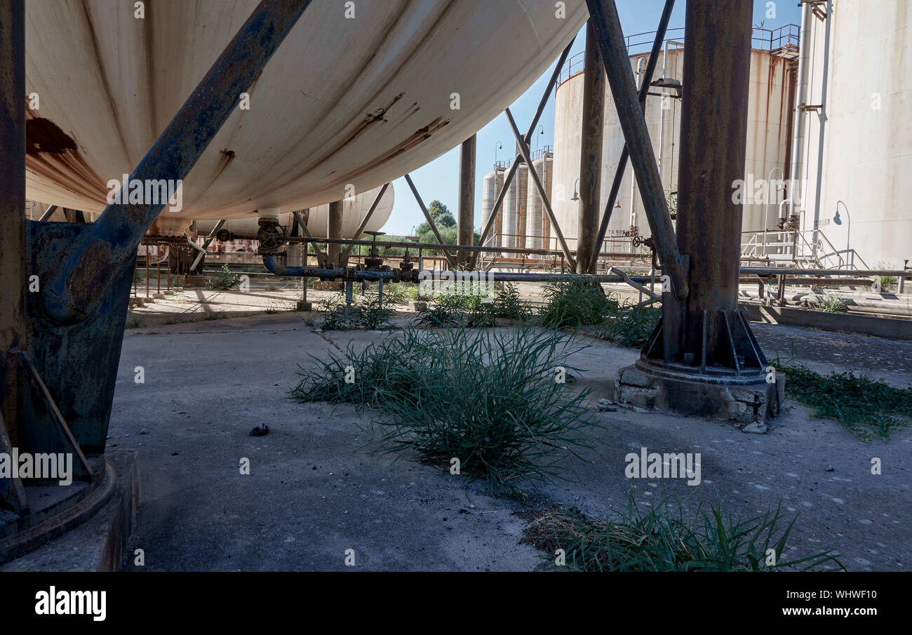 Rusty silo hi-res stock photography and images - Alamy
