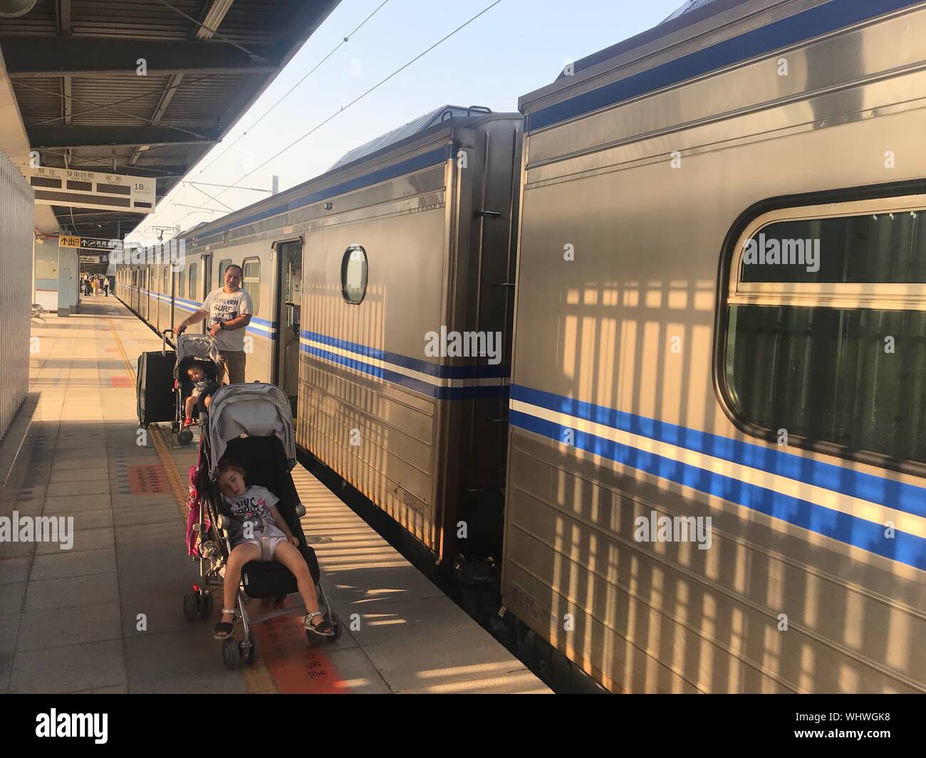 Family carriages hi-res stock photography and images - Alamy