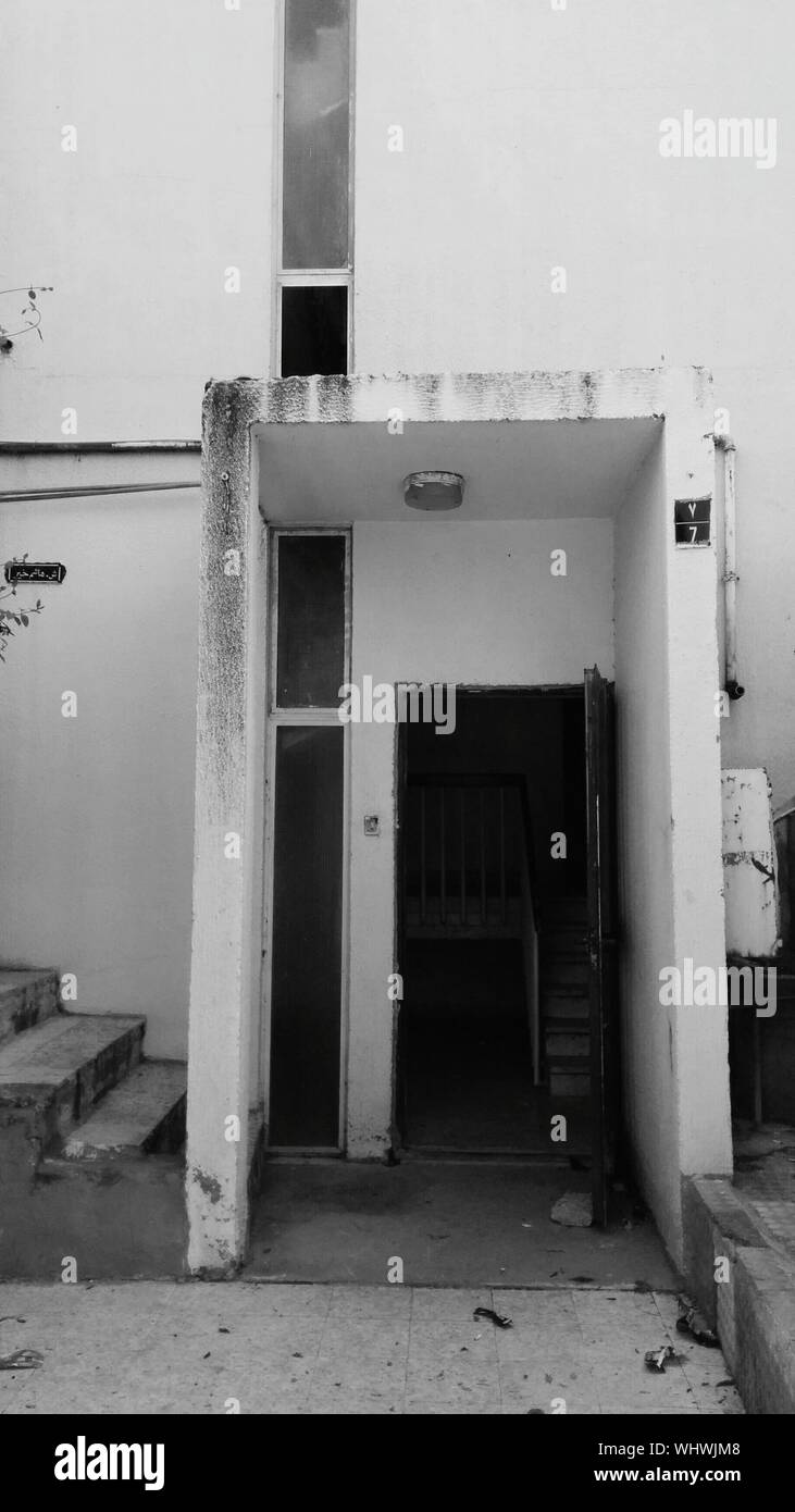 Open front building hi-res stock photography and images - Alamy