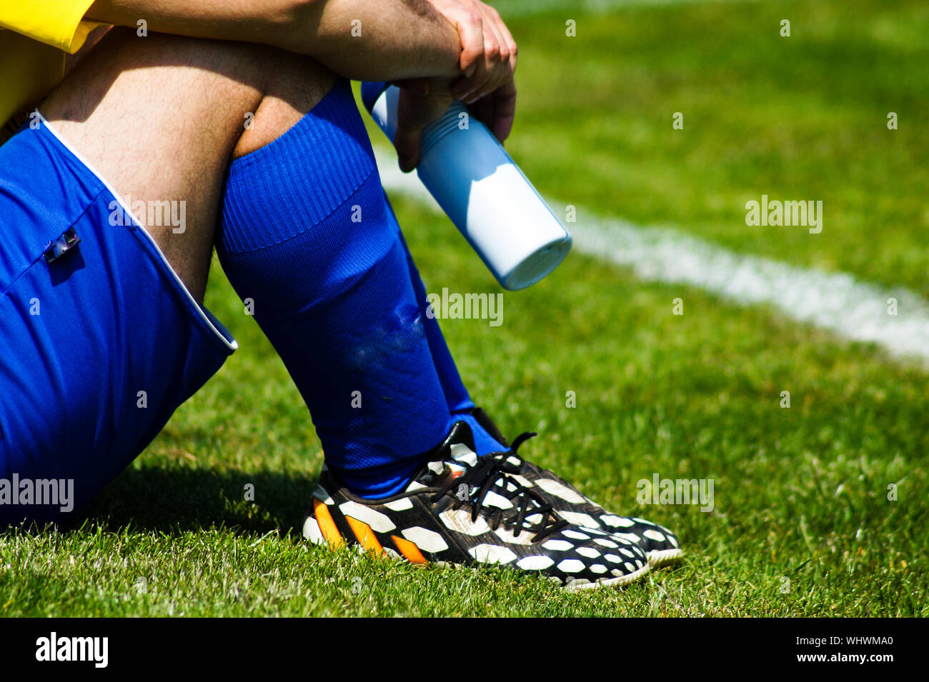 Soccer player sitting hi-res stock photography and images - Alamy