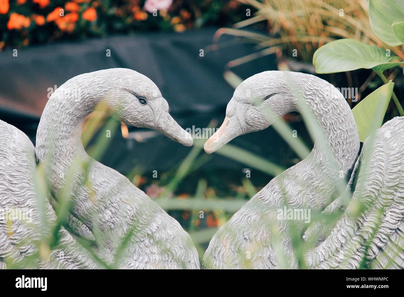 Swan sculptures hi-res stock photography and images - Alamy