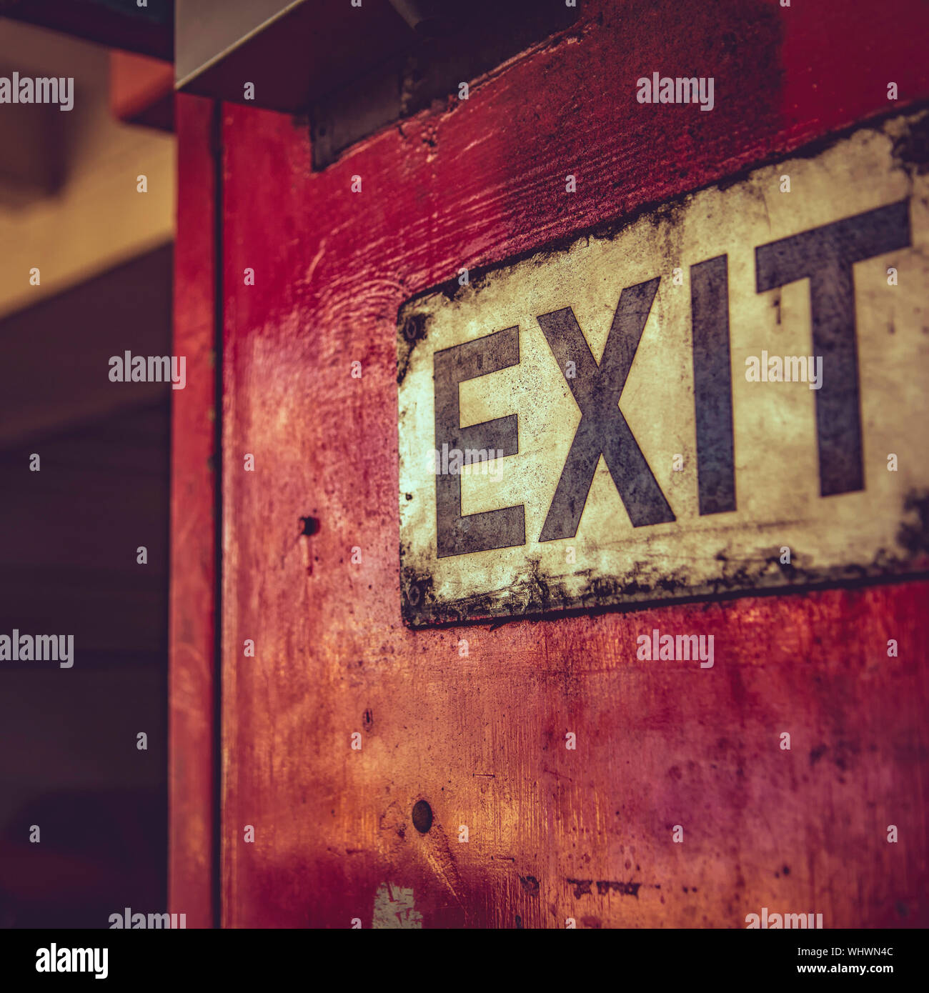 Red metal sign hi-res stock photography and images - Alamy