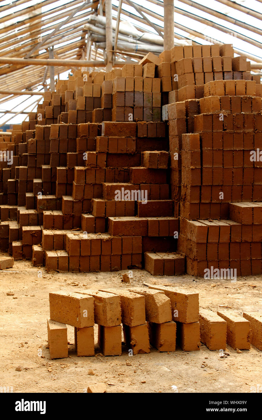 Bricks transportation hi-res stock photography and images - Alamy