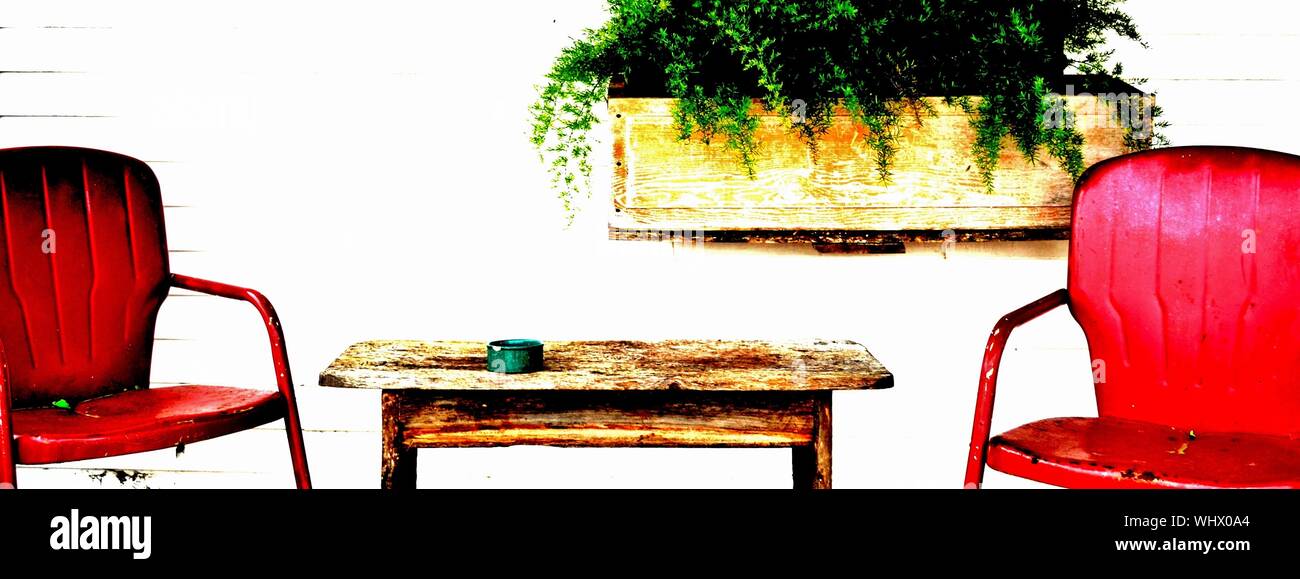 Empty window box hi-res stock photography and images - Alamy