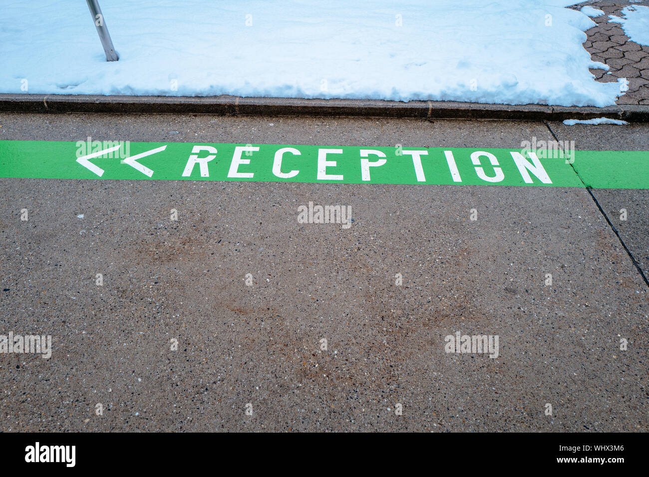 Reception arrow sign hi-res stock photography and images - Alamy