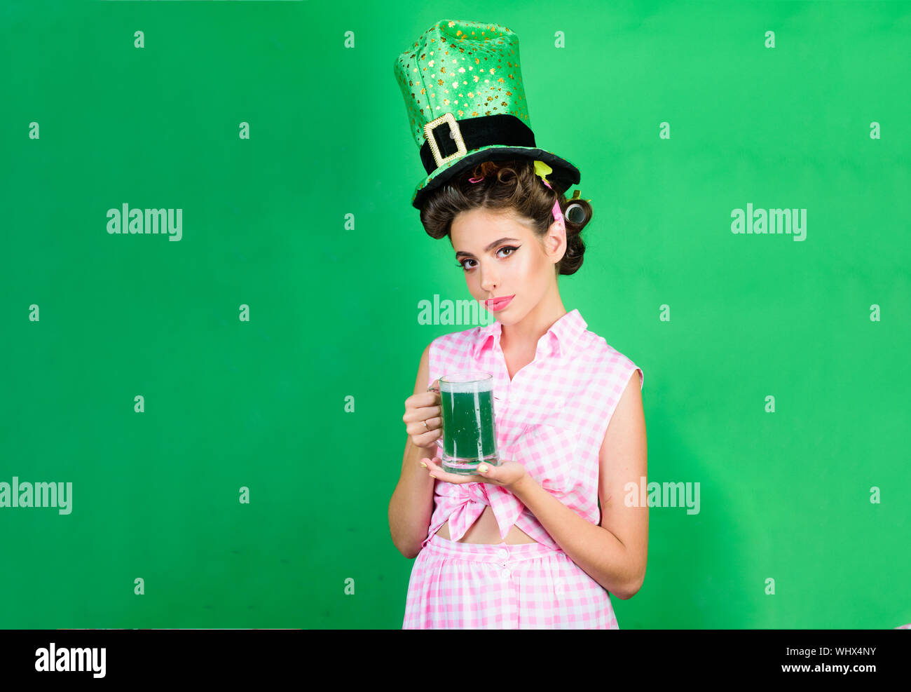 Retro pin up 40s woman hi-res stock photography and images - Alamy