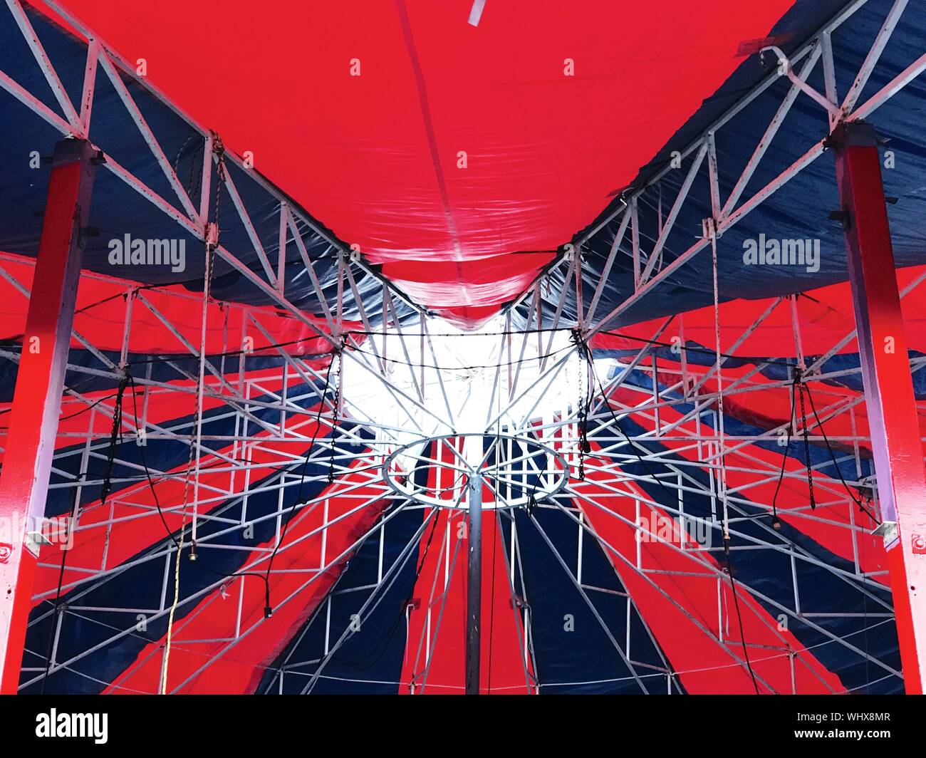 Red ceiling hi-res stock photography and images - Alamy