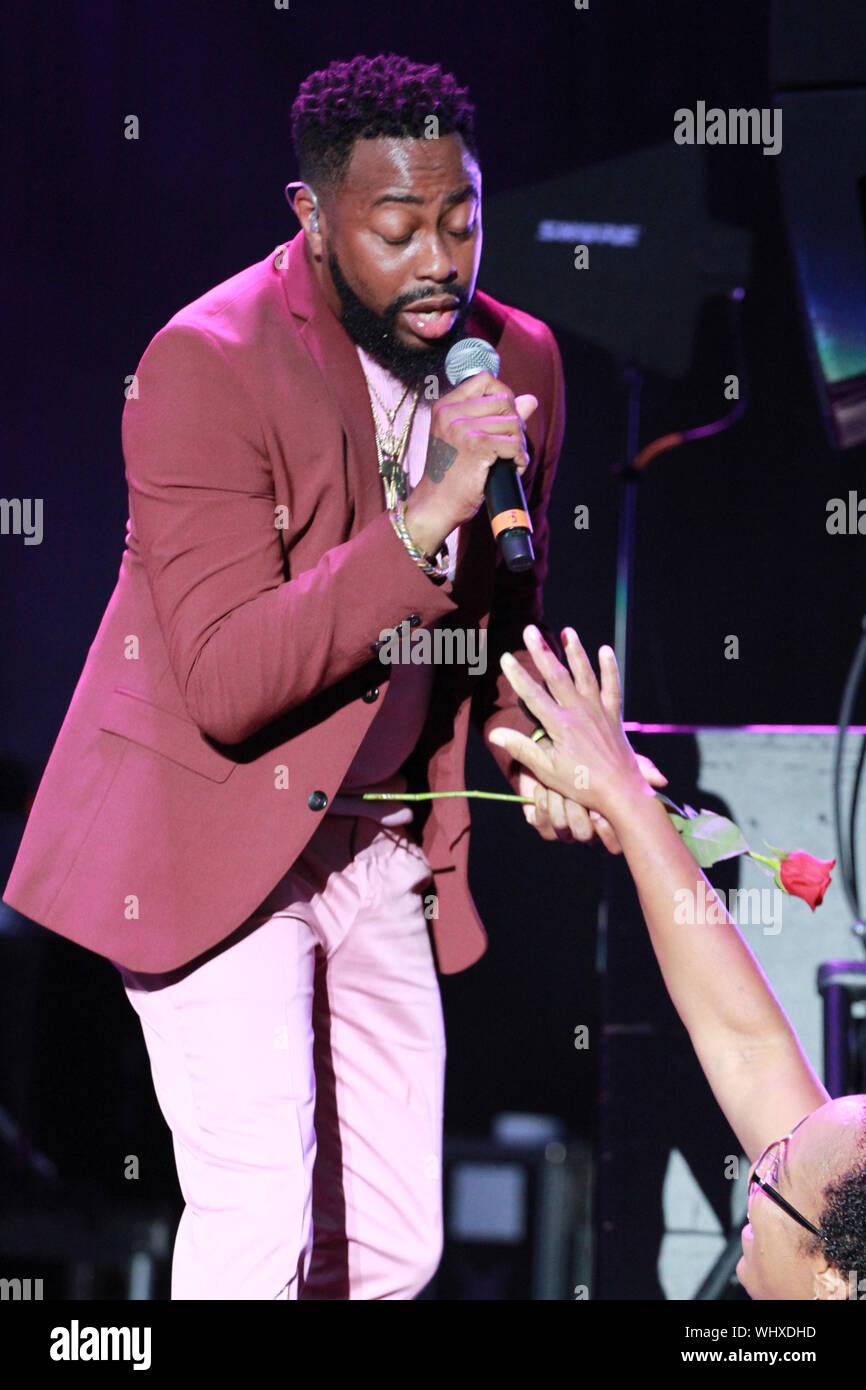 Raheem Devaughn performing at the Dell Music Center Summer Music ...