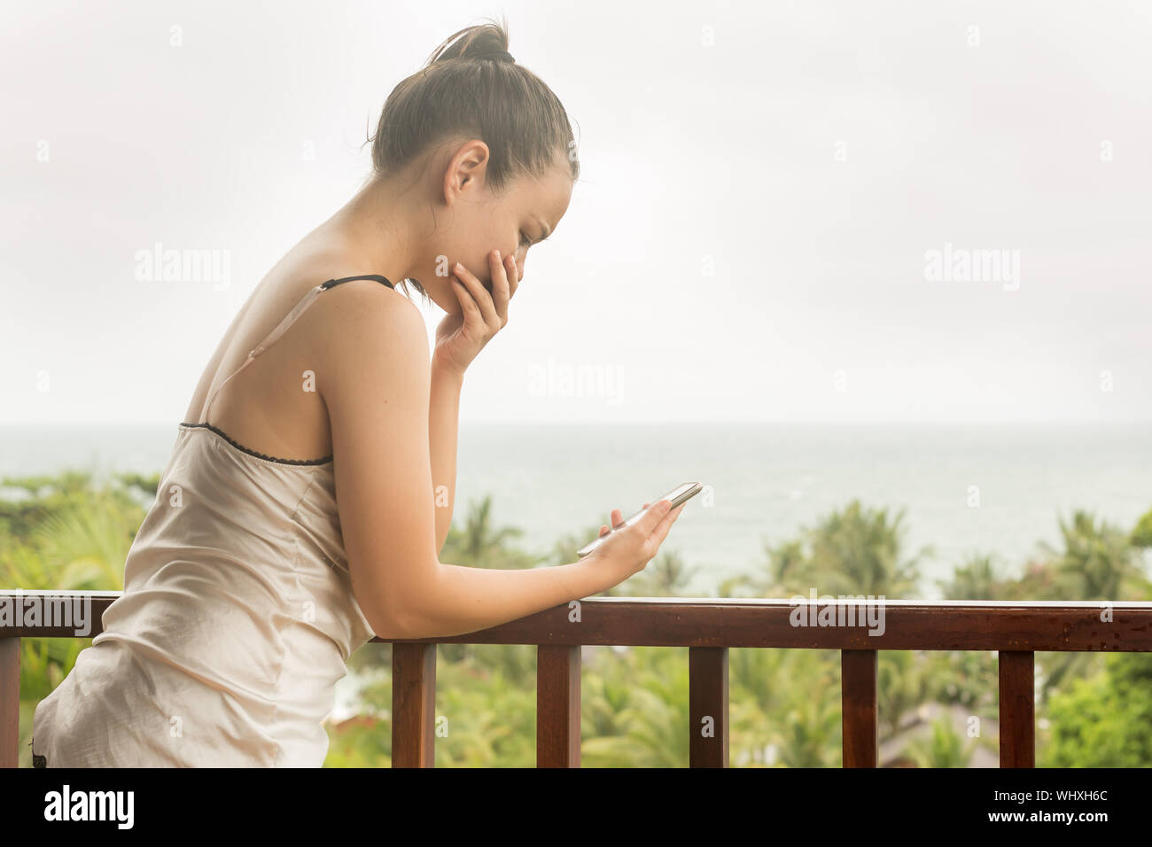 Bad news cry woman hi-res stock photography and images - Alamy