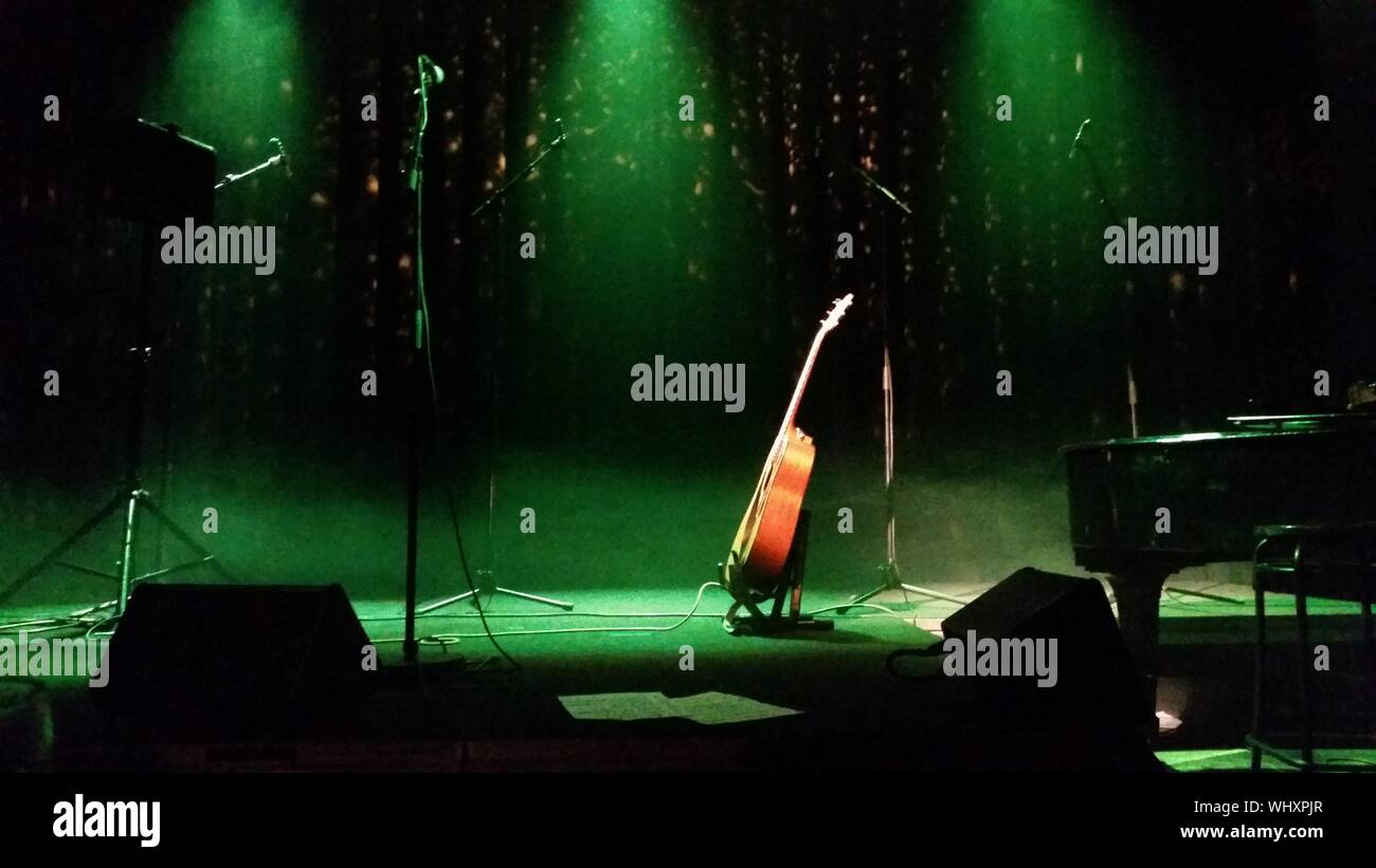 Stage instruments hi-res stock photography and images - Alamy