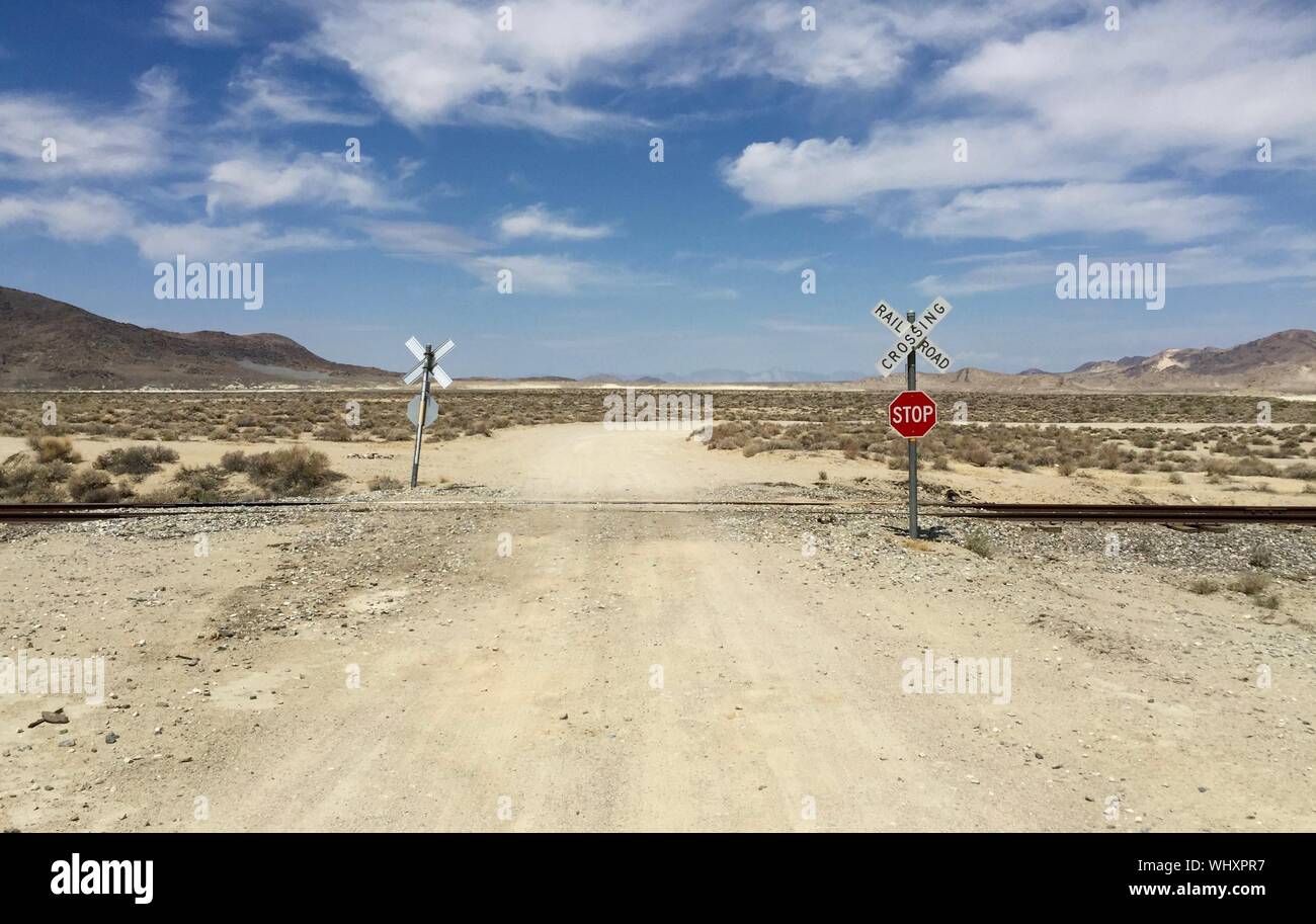 Road sign in desert hi-res stock photography and images - Alamy