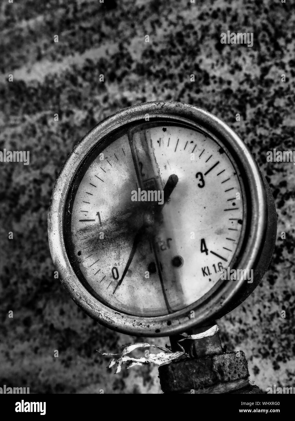 Pressure measurement Black and White Stock Photos & Images - Alamy
