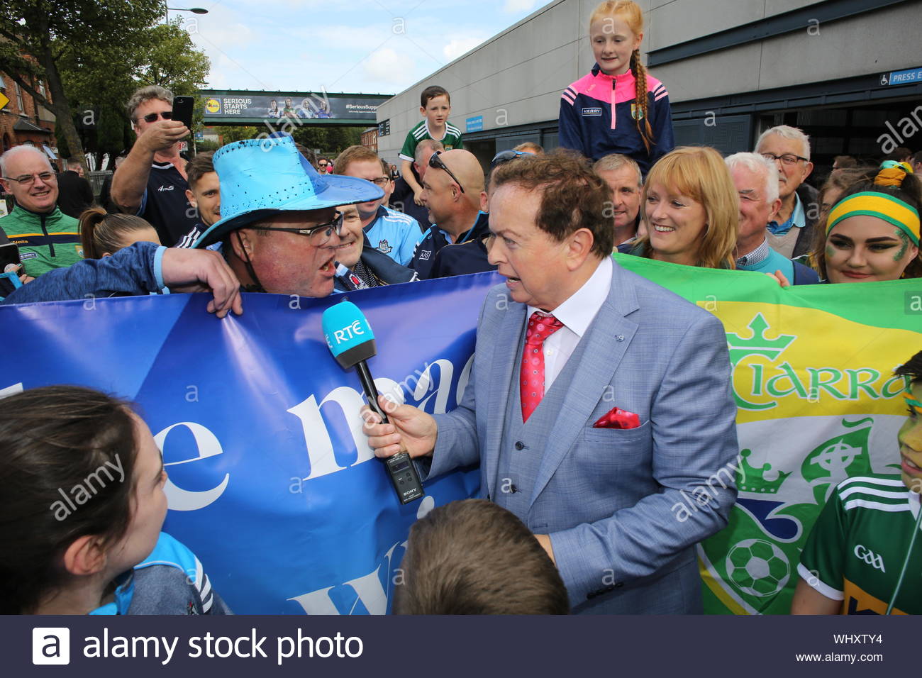 Irish fans croke park hi-res stock photography and images - Alamy