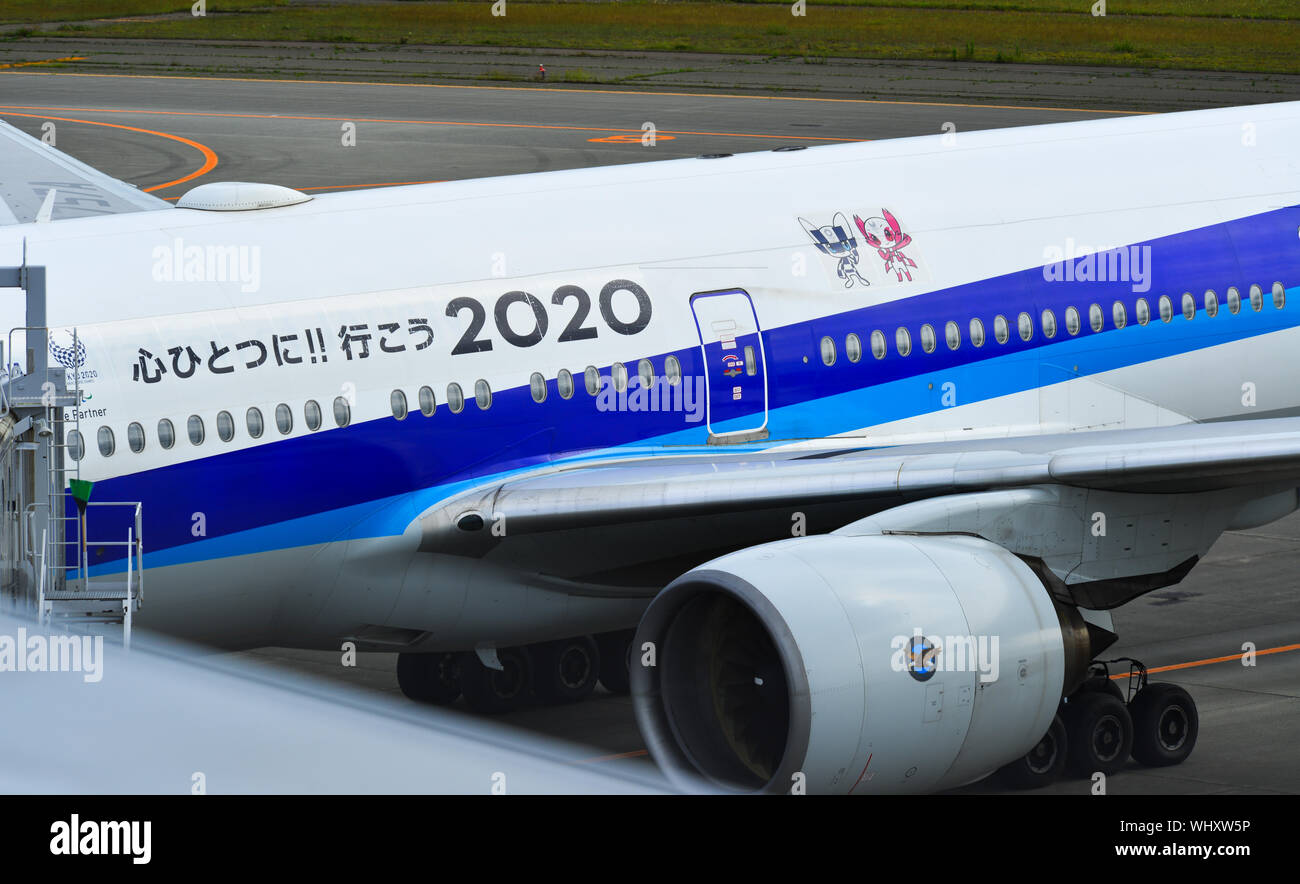 Ana boeing 777 300 hi-res stock photography and images - Alamy
