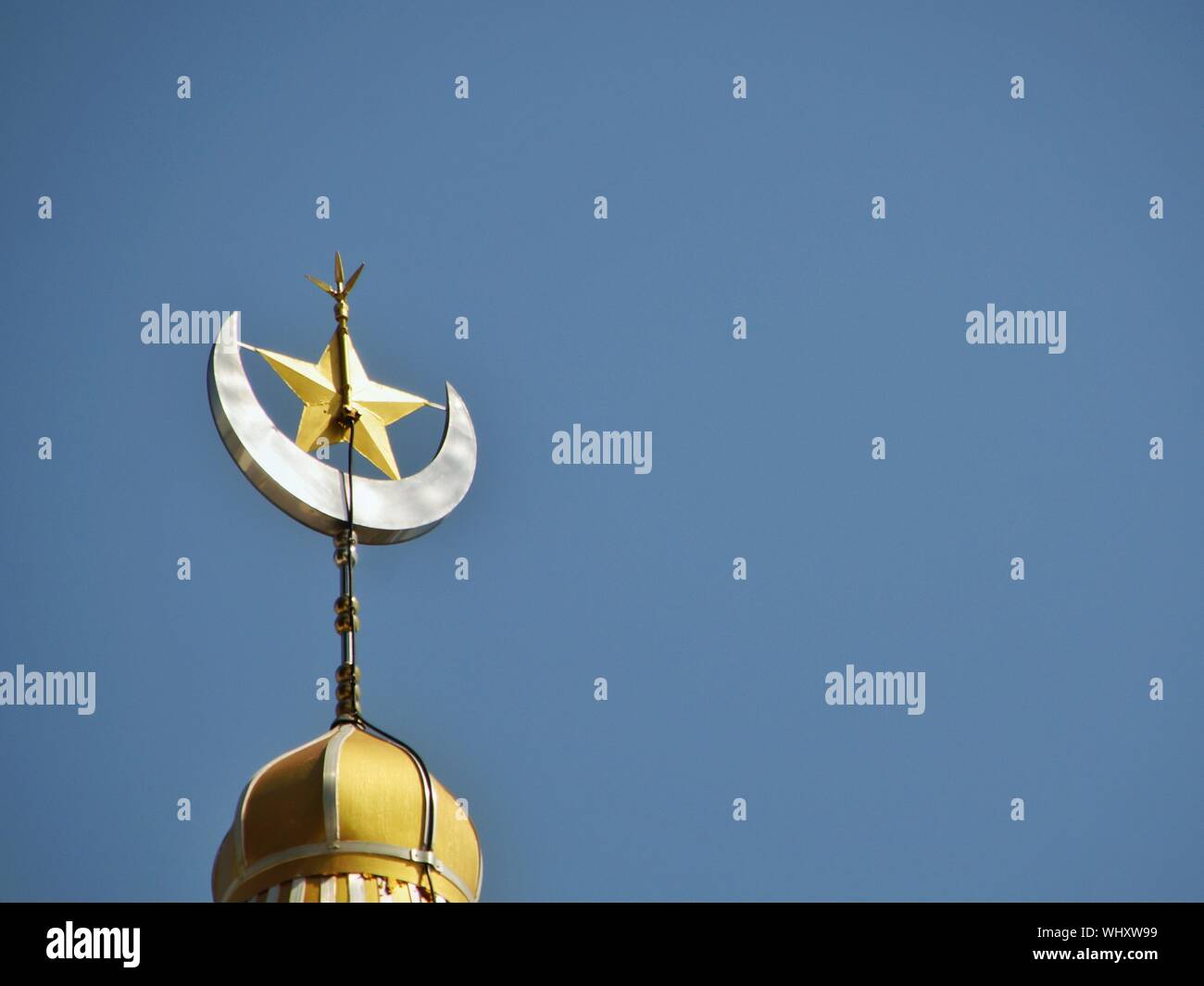 Star and crescent hi-res stock photography and images - Alamy