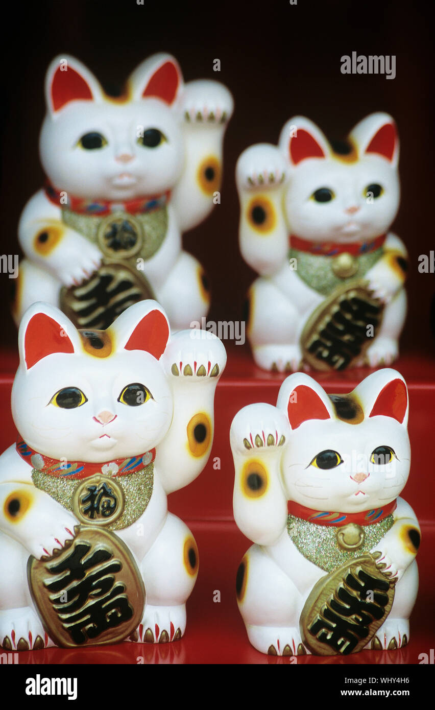 Chinese talisman cat figurines Stock Photo - Alamy