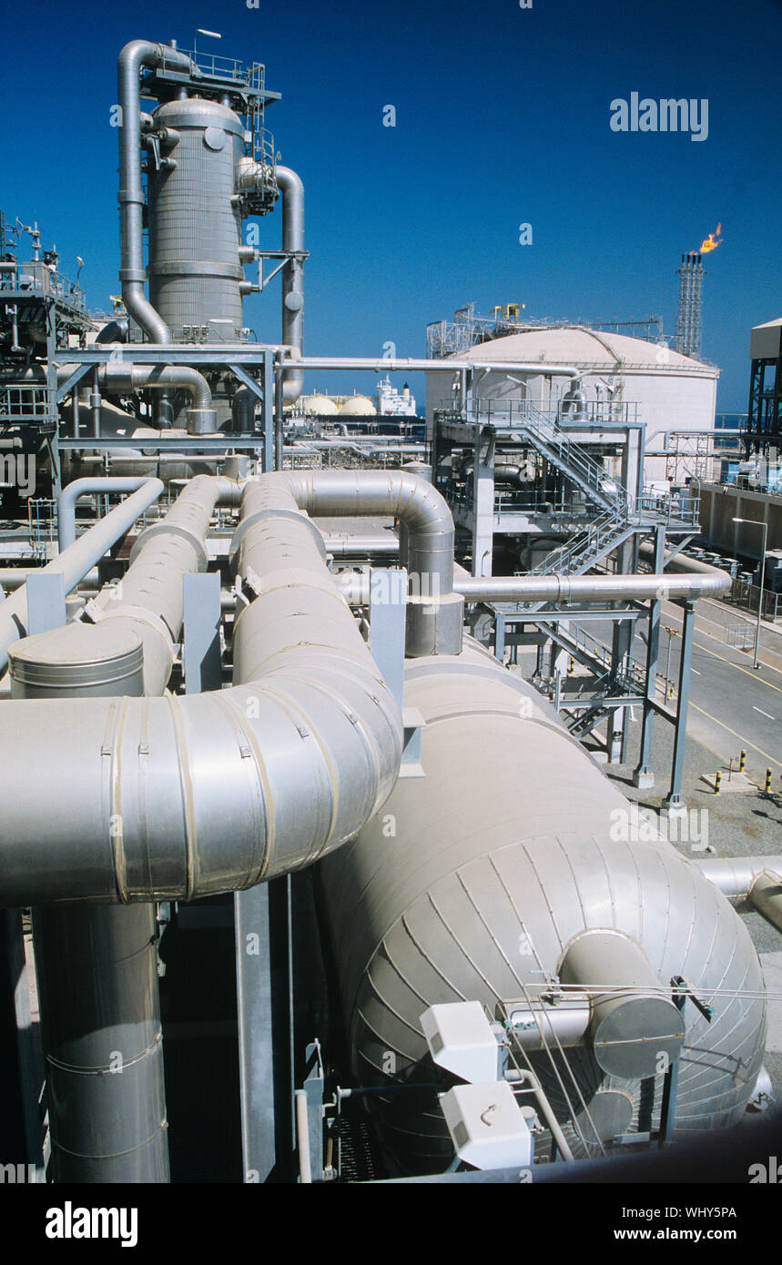 Pipe system in refinery Stock Photo - Alamy