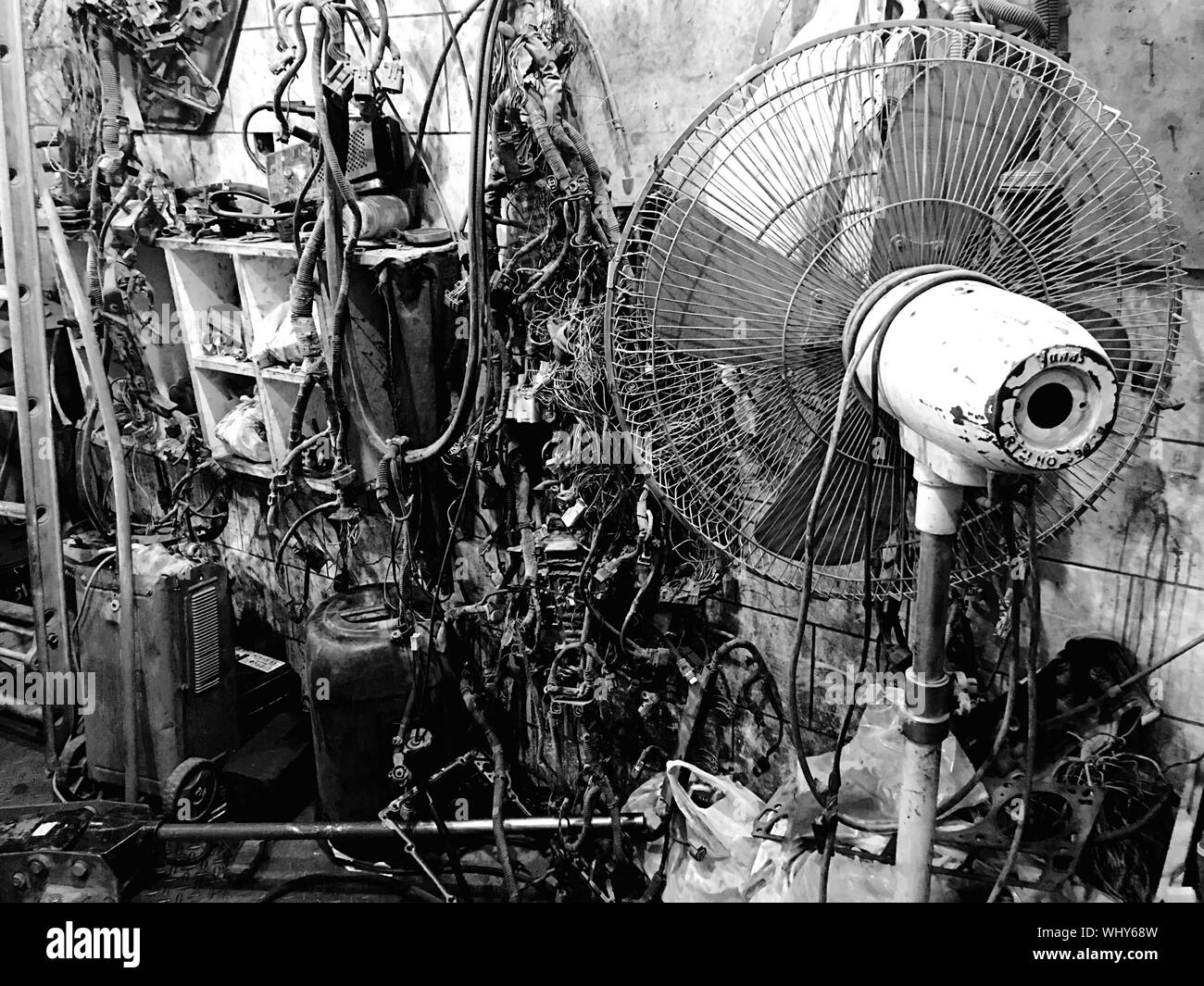 Electronic fan hi-res stock photography and images - Alamy