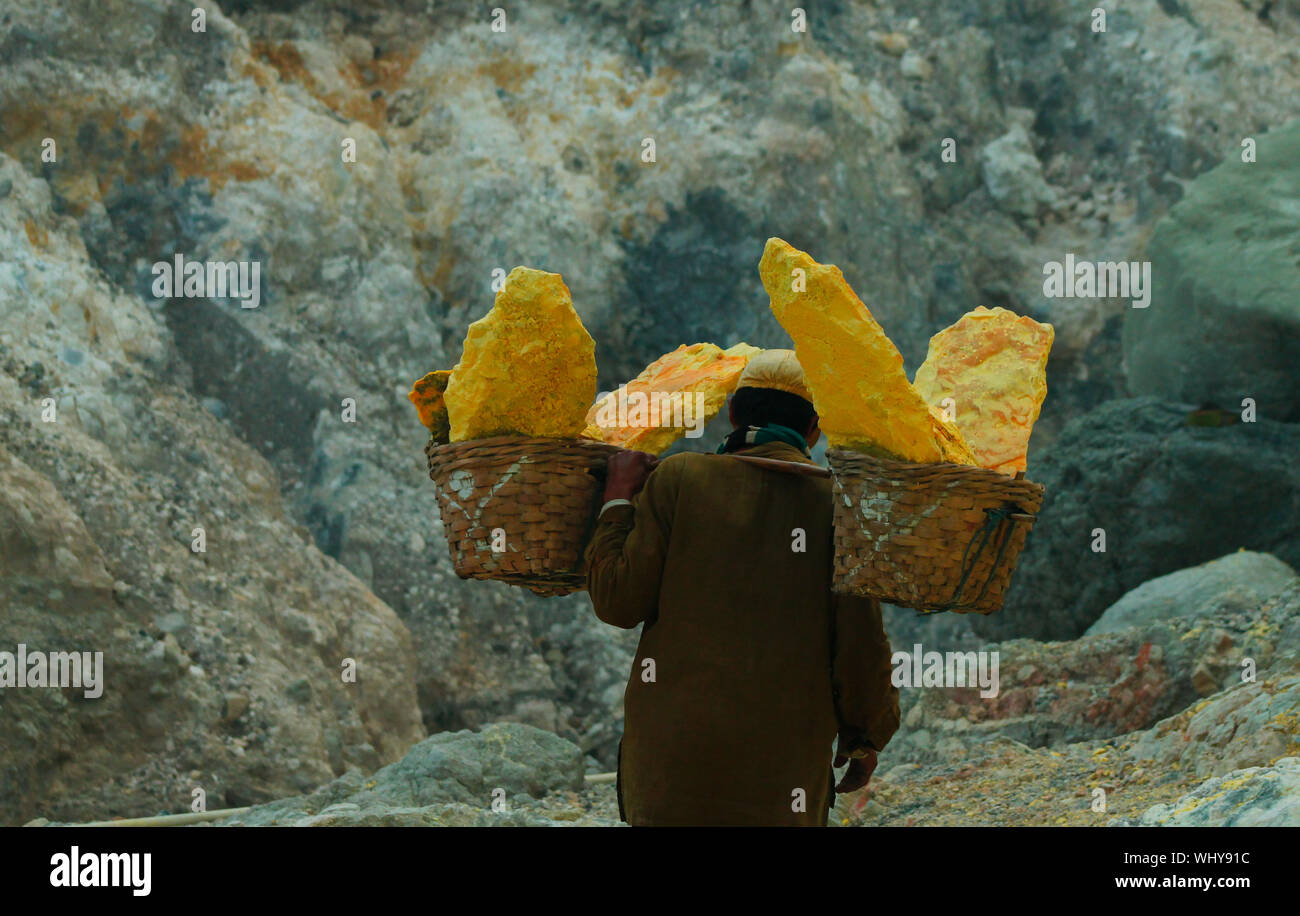 Man carrying heavy rock hi-res stock photography and images - Alamy