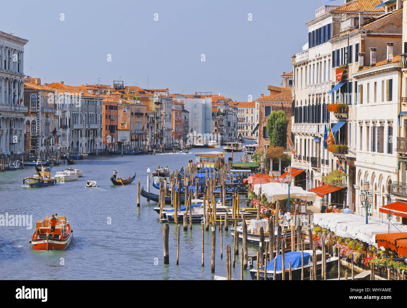 Venice italy gondola mooring canal hi-res stock photography and images ...