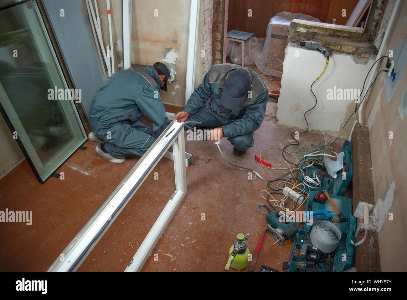 Installing windows hi-res stock photography and images - Alamy