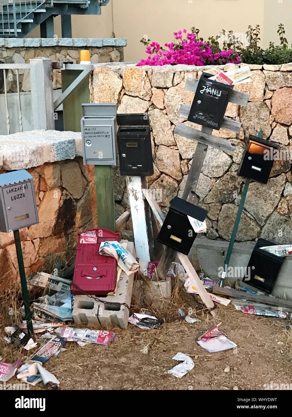 Abandoned mailboxes hi-res stock photography and images - Alamy