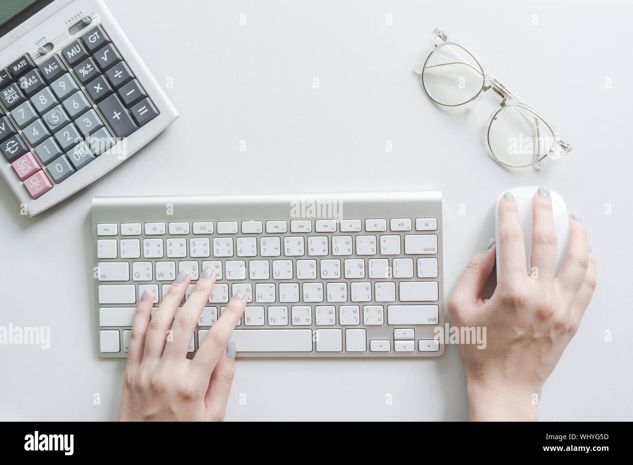 White desk with mouse hi-res stock photography and images - Alamy