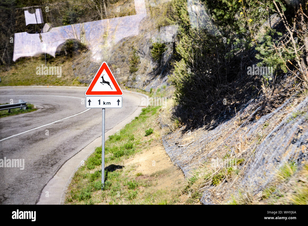 Road sign mountain hi-res stock photography and images - Alamy