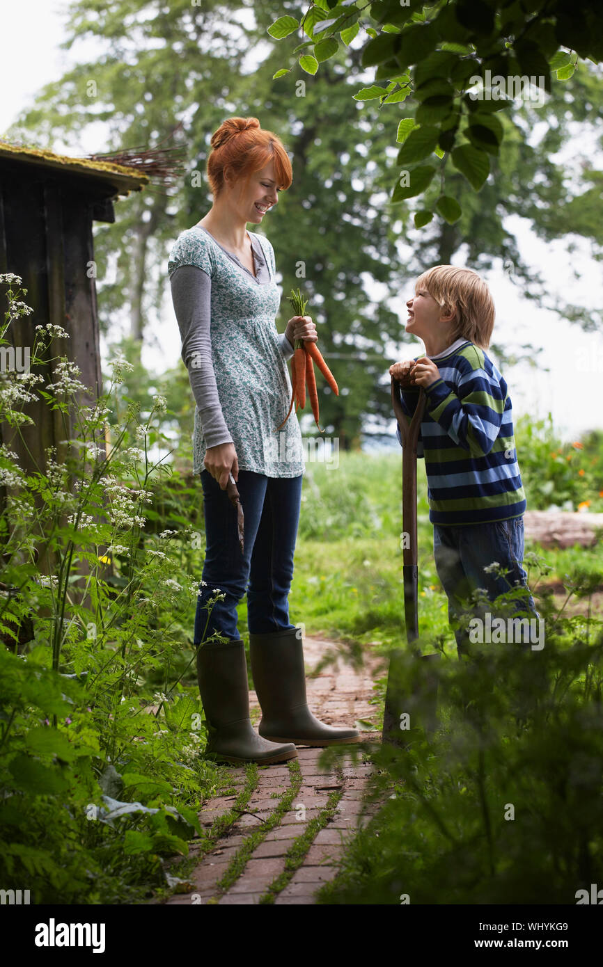 Garden spade side hi-res stock photography and images - Alamy