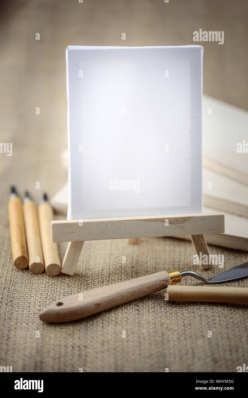 Blank white drawing canvas hi-res stock photography and images - Alamy