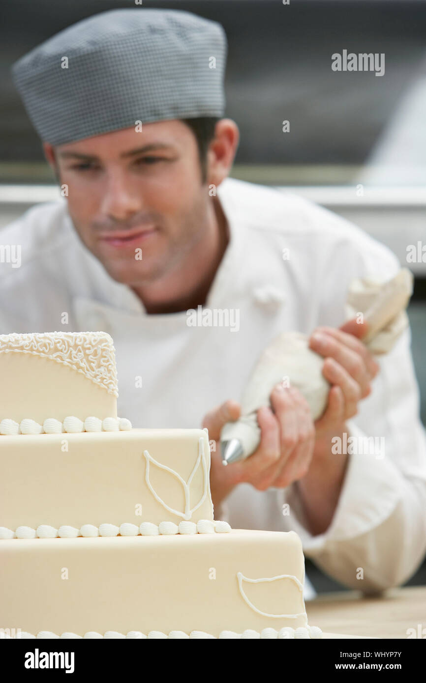 Male chef icing cake in hi-res stock photography and images - Alamy