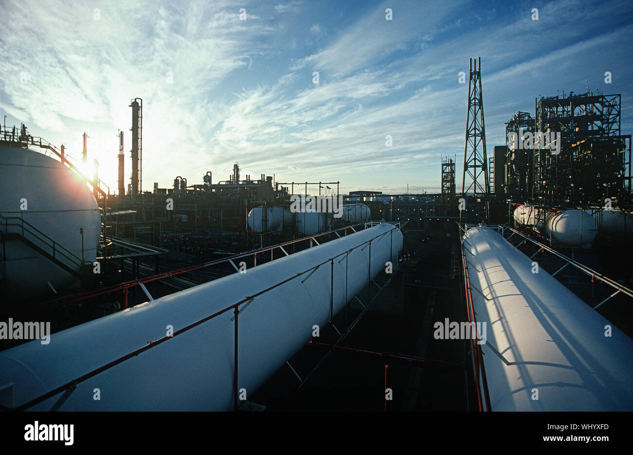 Petrochemical oil refinery Stock Photo - Alamy
