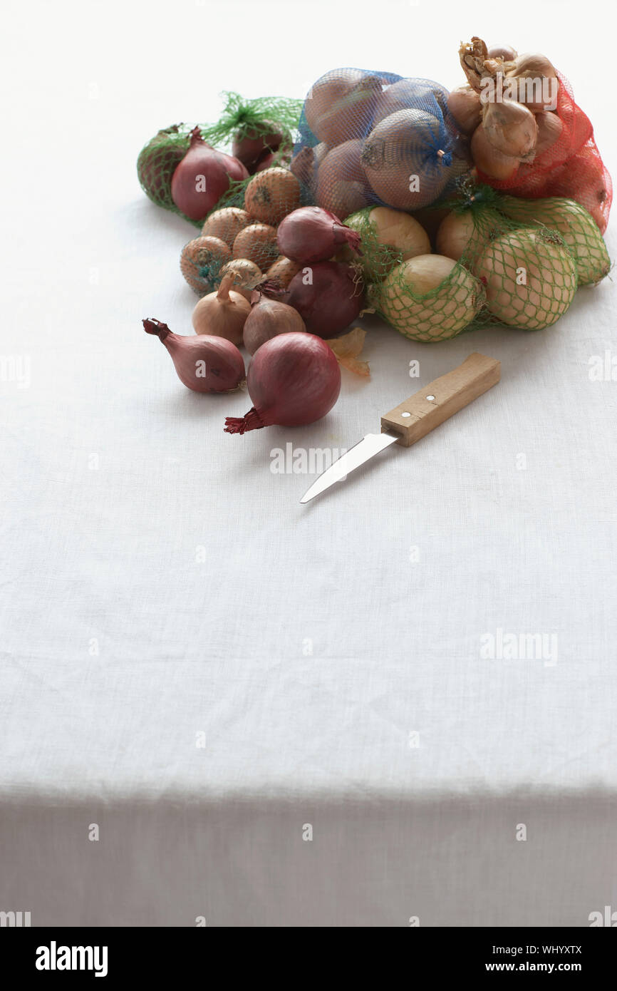 Onions in netting hi-res stock photography and images - Alamy