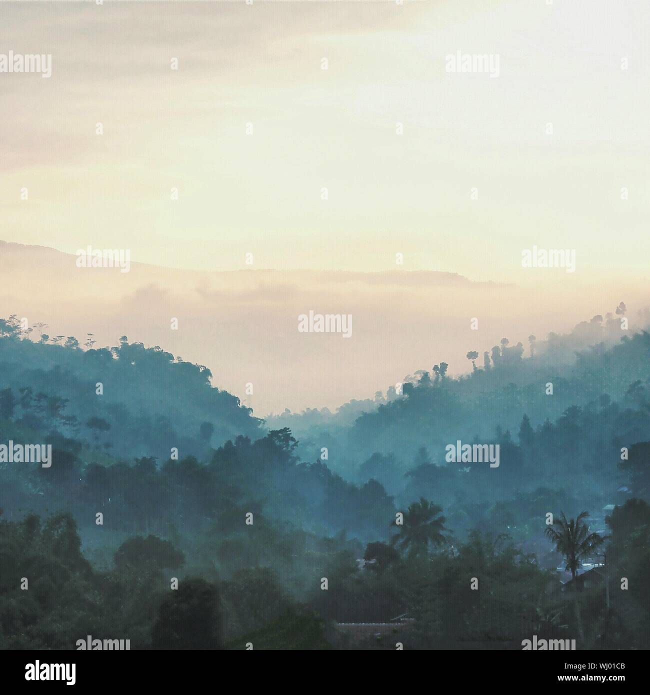 Layers of mountains hi-res stock photography and images - Alamy