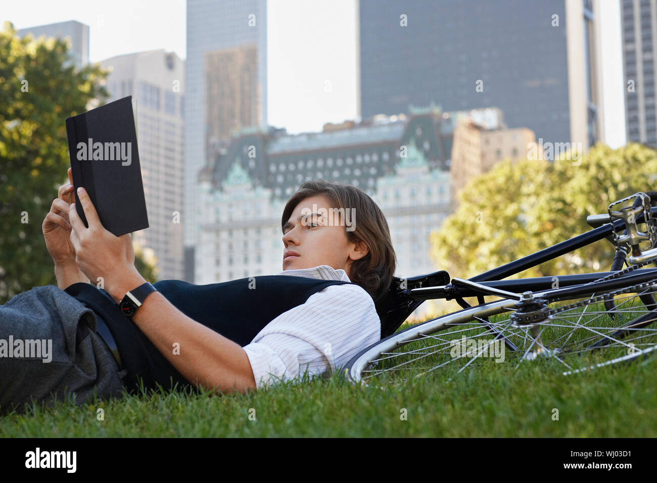 Bike side view new york city hi-res stock photography and images - Alamy
