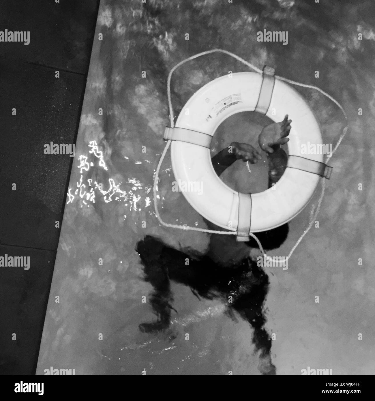 Man under water hi-res stock photography and images - Alamy