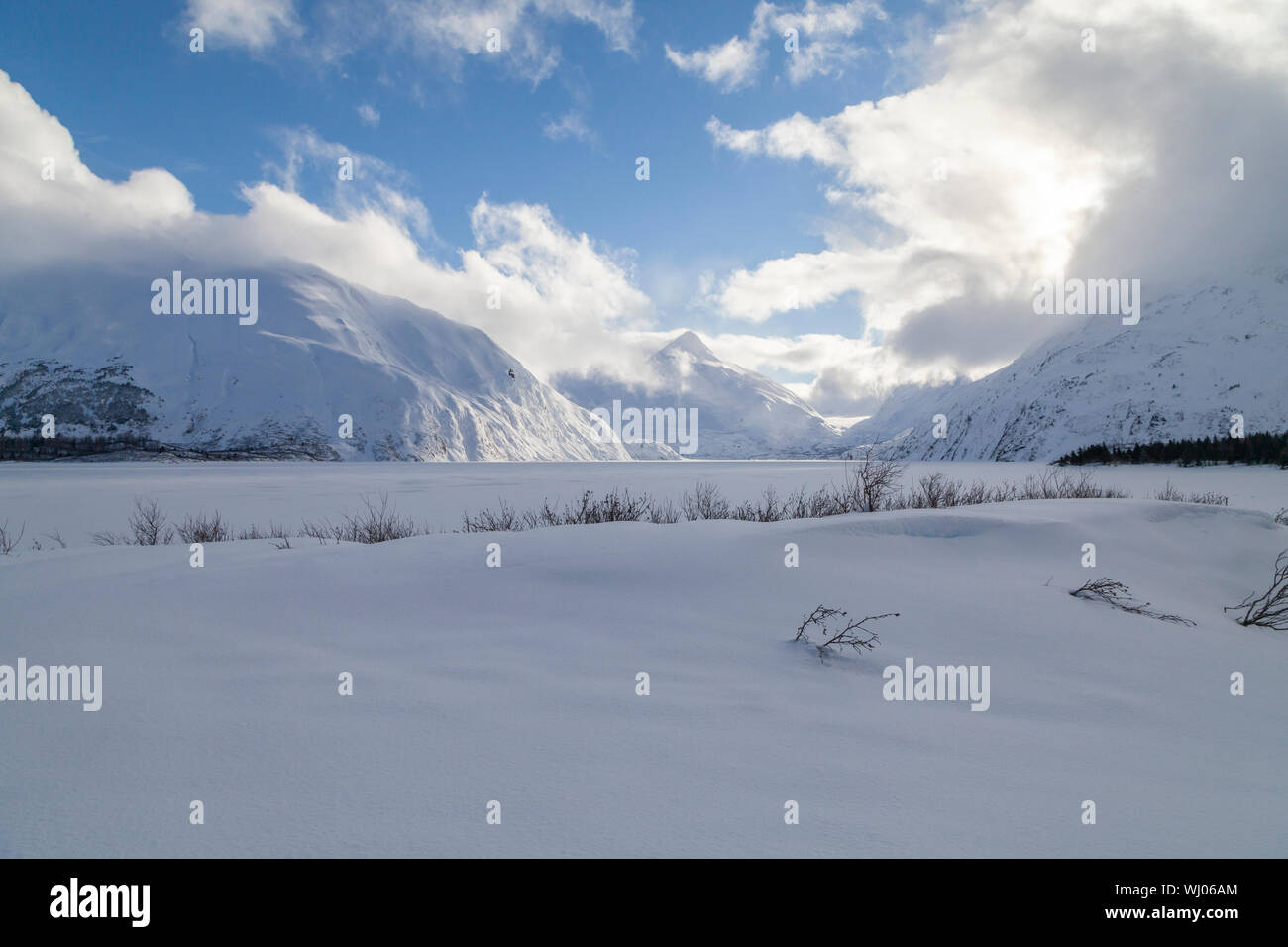 Alaskan mountains snow range hi-res stock photography and images - Alamy